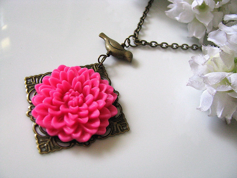 Sweet Raspberry Chrysanthemum Chrissy Flower With Bird Necklace on Luulla